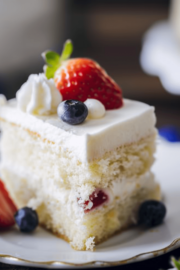 Perfect White Cake Recipes: From Classic Vanilla to Creative Frosting Ideas