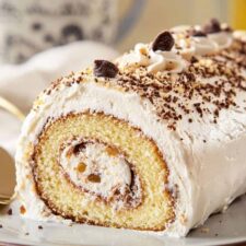 Delicious Cannoli Cake Roll Recipe