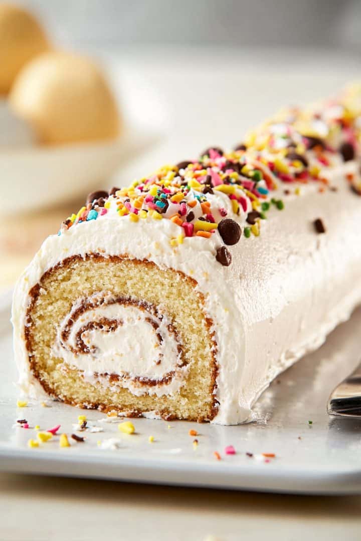 Delicious Cannoli Cake Roll Recipe